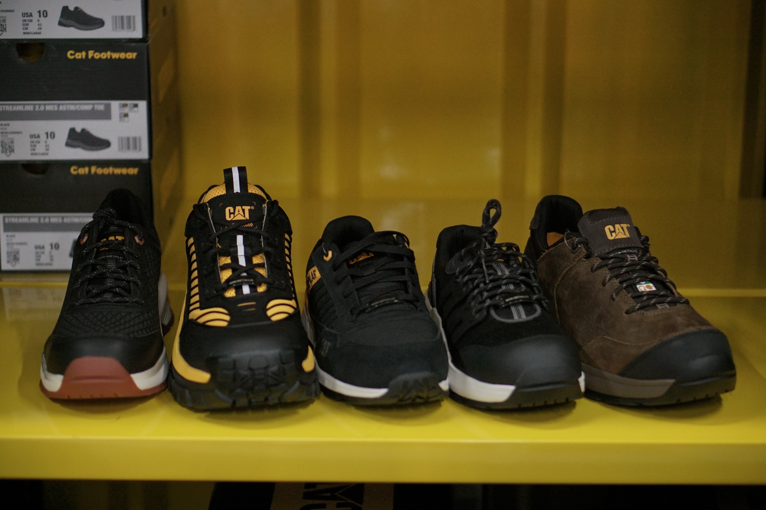 Caterpillar Safety Shoes: 5 Rekomendasi Sepatu Safety Ringan dan Trendy ...